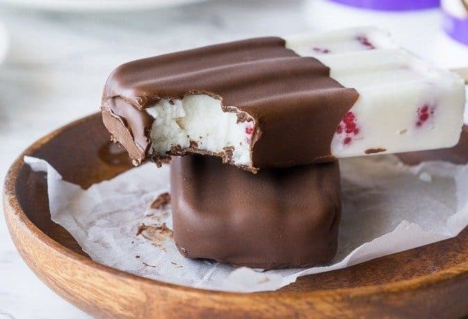 طريقة عمل آيس كريم بالتوت والشوكولاتة - Dlwaqty | دلوقتي